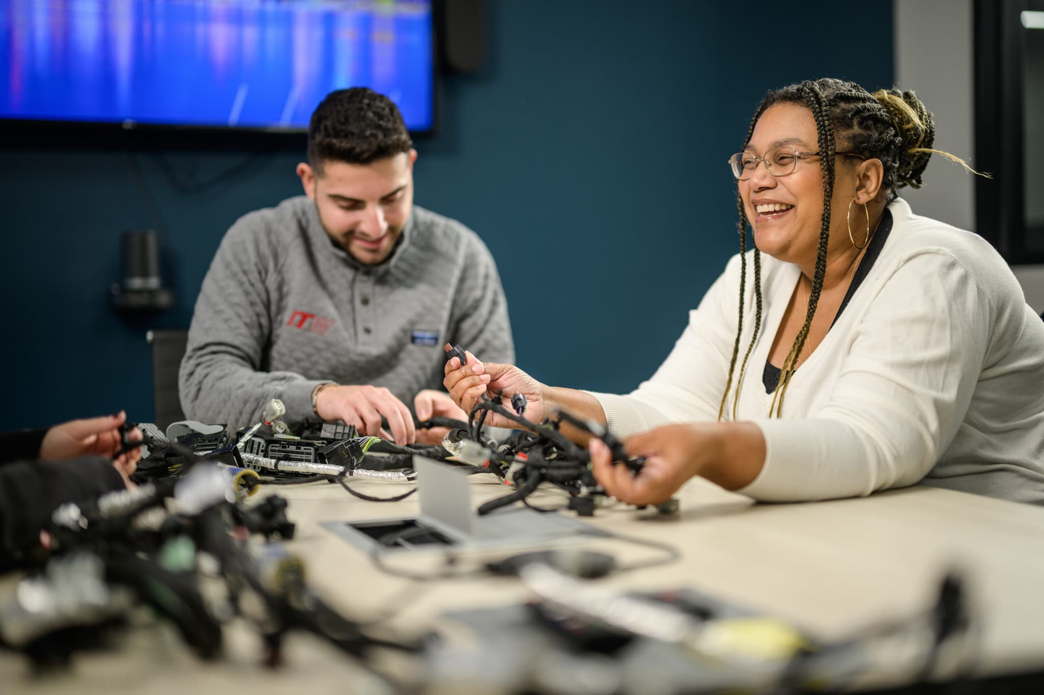 Engineered Fastening Solutions & Components | ITW Automotive