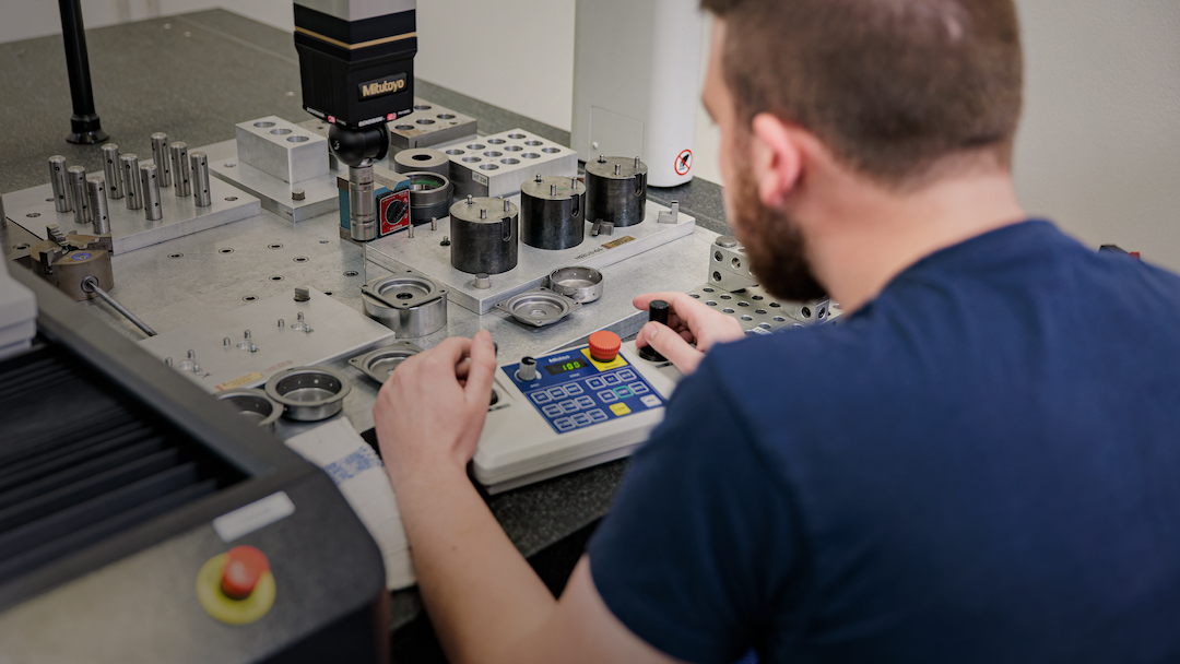 Engineered Fastening Solutions & Components | ITW Automotive