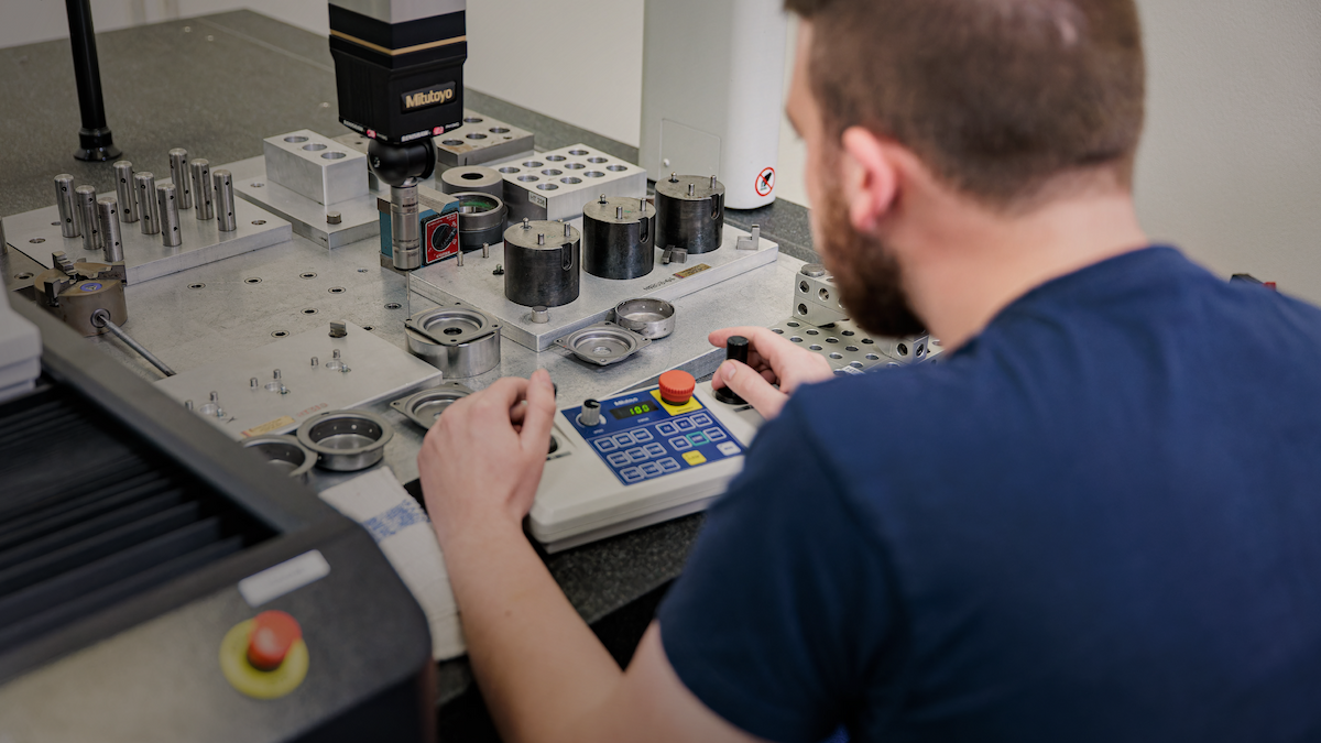 Engineered Fastening Solutions & Components | ITW Automotive