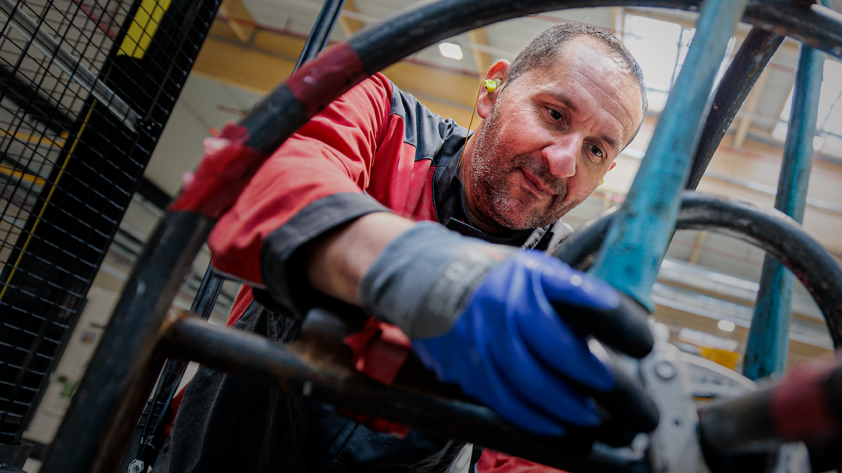 Engineered Fastening Solutions & Components | ITW Automotive