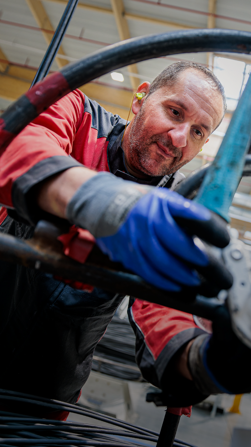 Engineered Fastening Solutions & Components | ITW Automotive